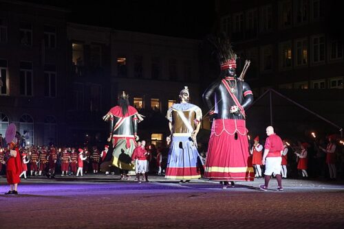 Reuzen van Dendermonde en Geraardsbergen gaan naar Spanje - Zin in ...