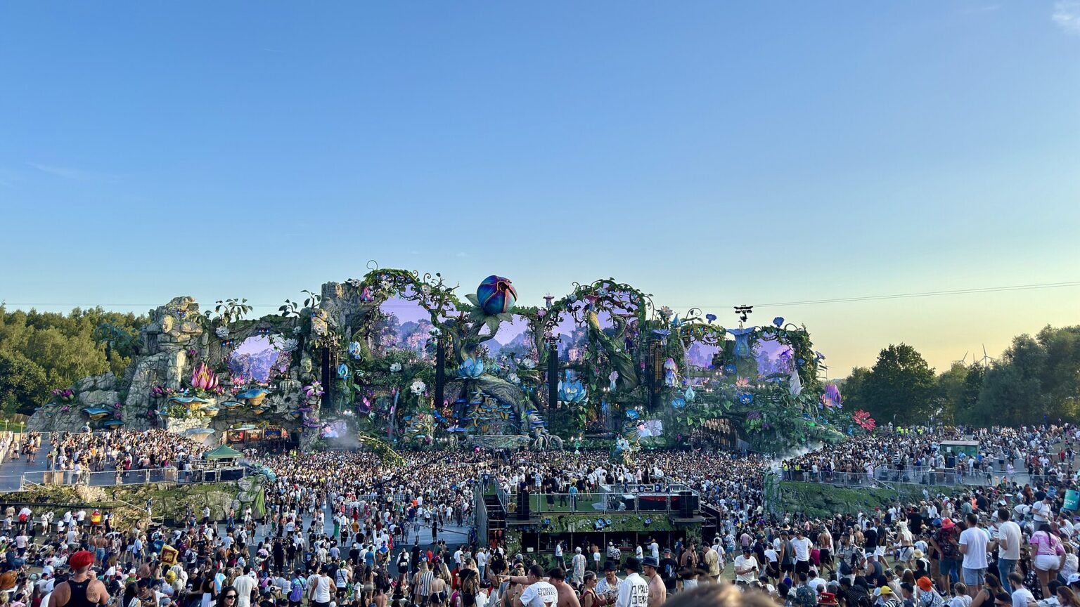 Mainstage van Tomorrowland afgebrand - Zin in Nederlands